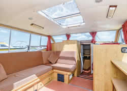 Description and our review of the Norfolk Broads hire boat Forth Bridge ...