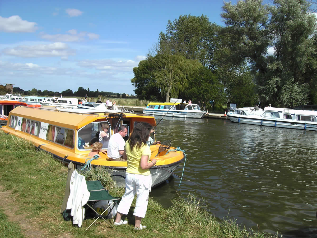 Suggestions of first and last night stopovers on a Norfolk Broads ...