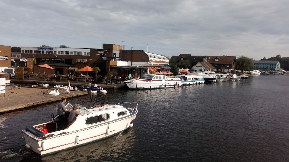 Suggestions of first and last night stopovers on a Norfolk Broads ...